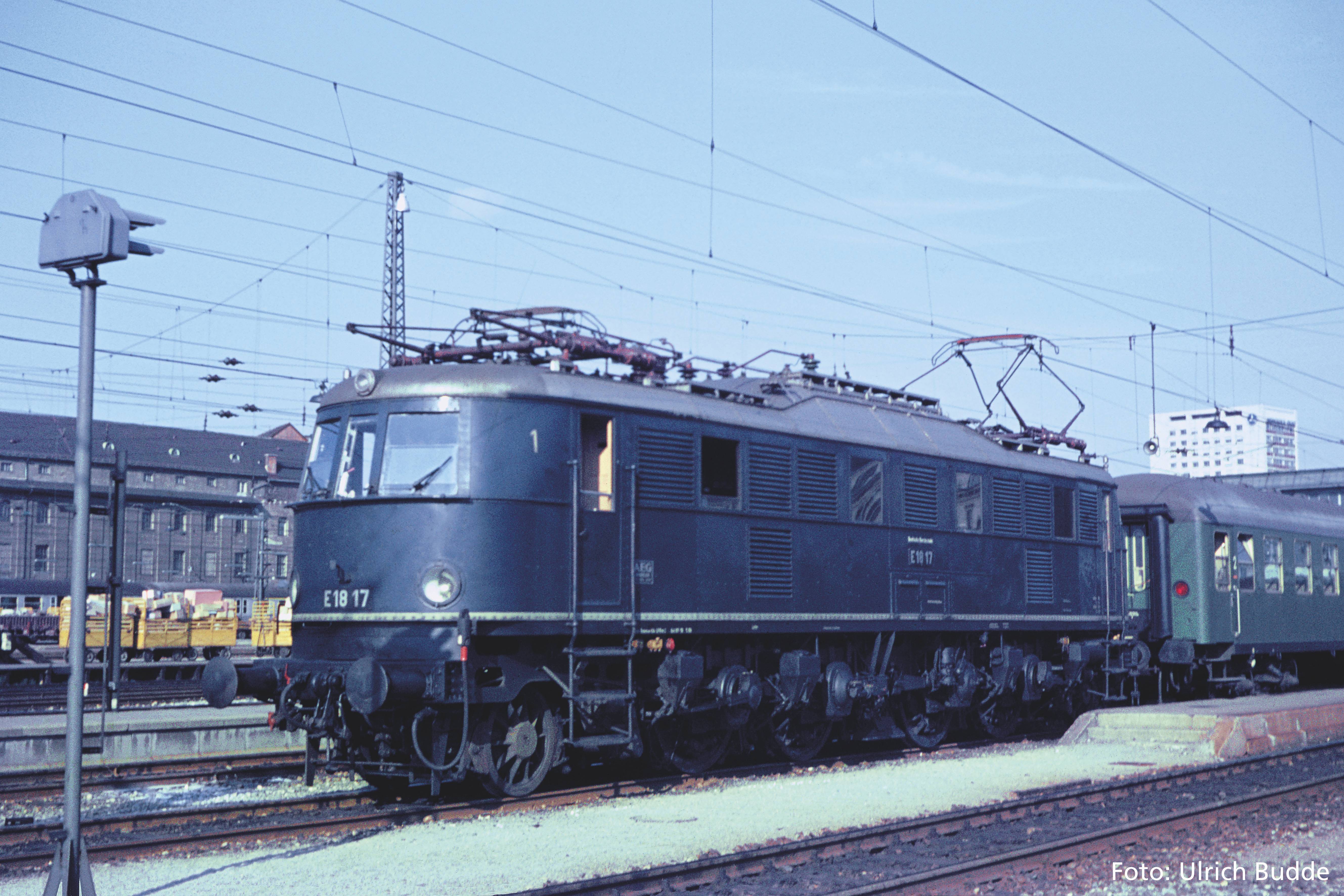 E-Lok BR E 18 DB III Modelleisenbahn kaufen | PIKO Webshop E-Lok BR E 18 DB III Modelleisenbahn kaufen | PIKO Webshop