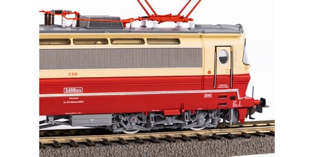 BR 240 Electric loco CSD IV Buy modeltrains | PIKO Webshop