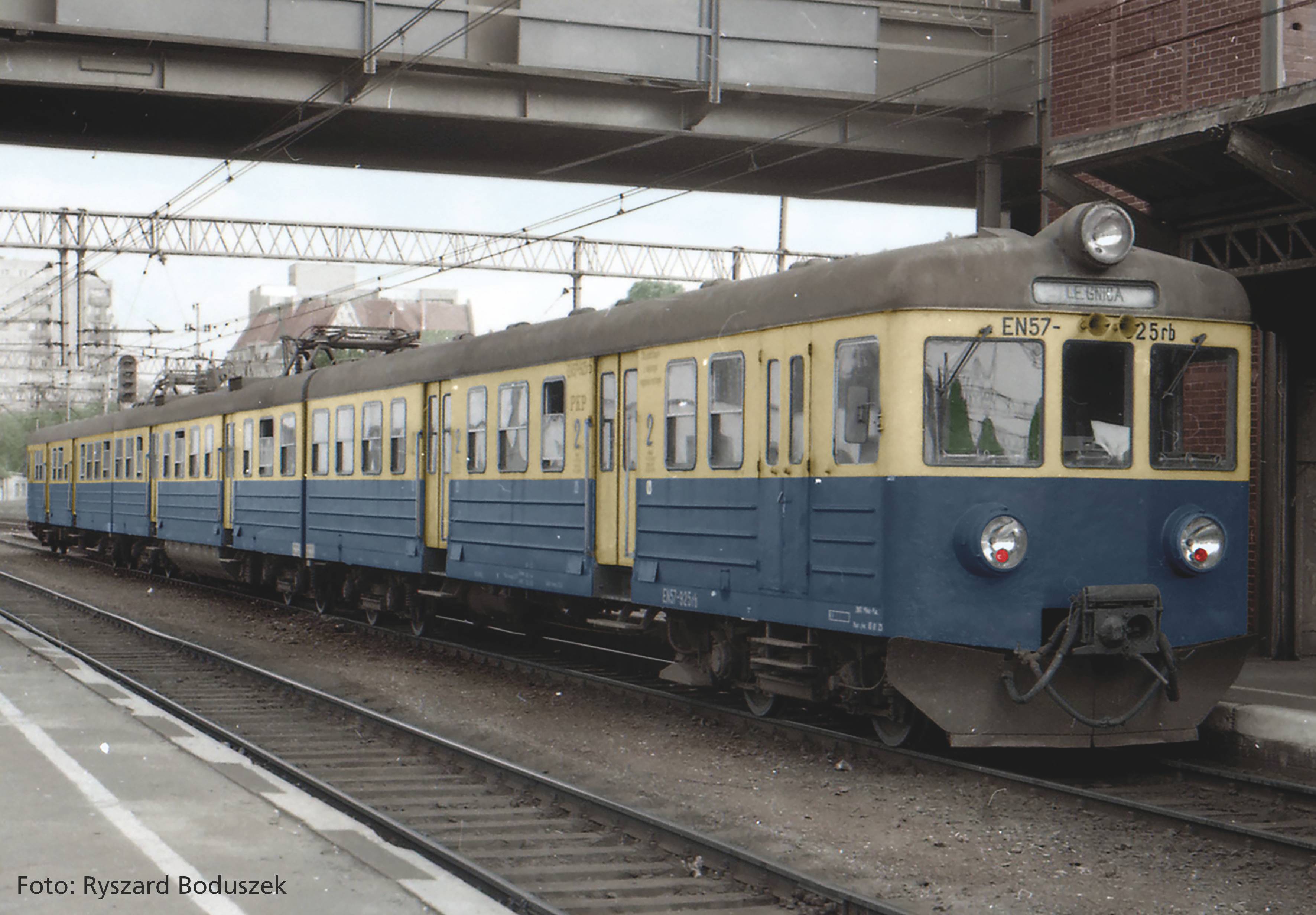 Sound-E-Triebzug EN 57 PKP IV, inkl. PIKO Sound-Decoder Modelleisenbahn kaufen | PIKO Webshop